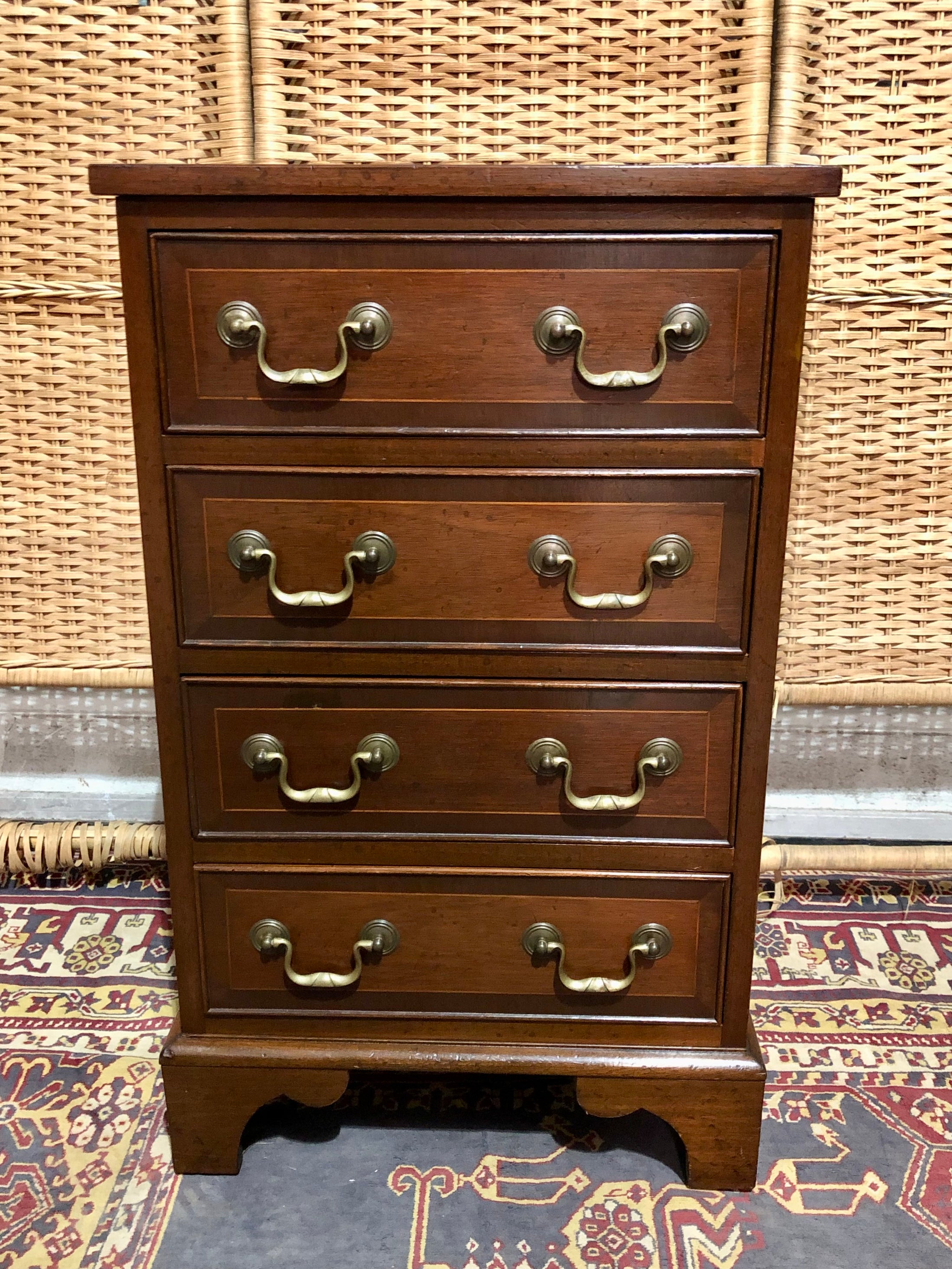 000651....Handsome Vintage Mahogany Bedside Chest / Bedside Table ...