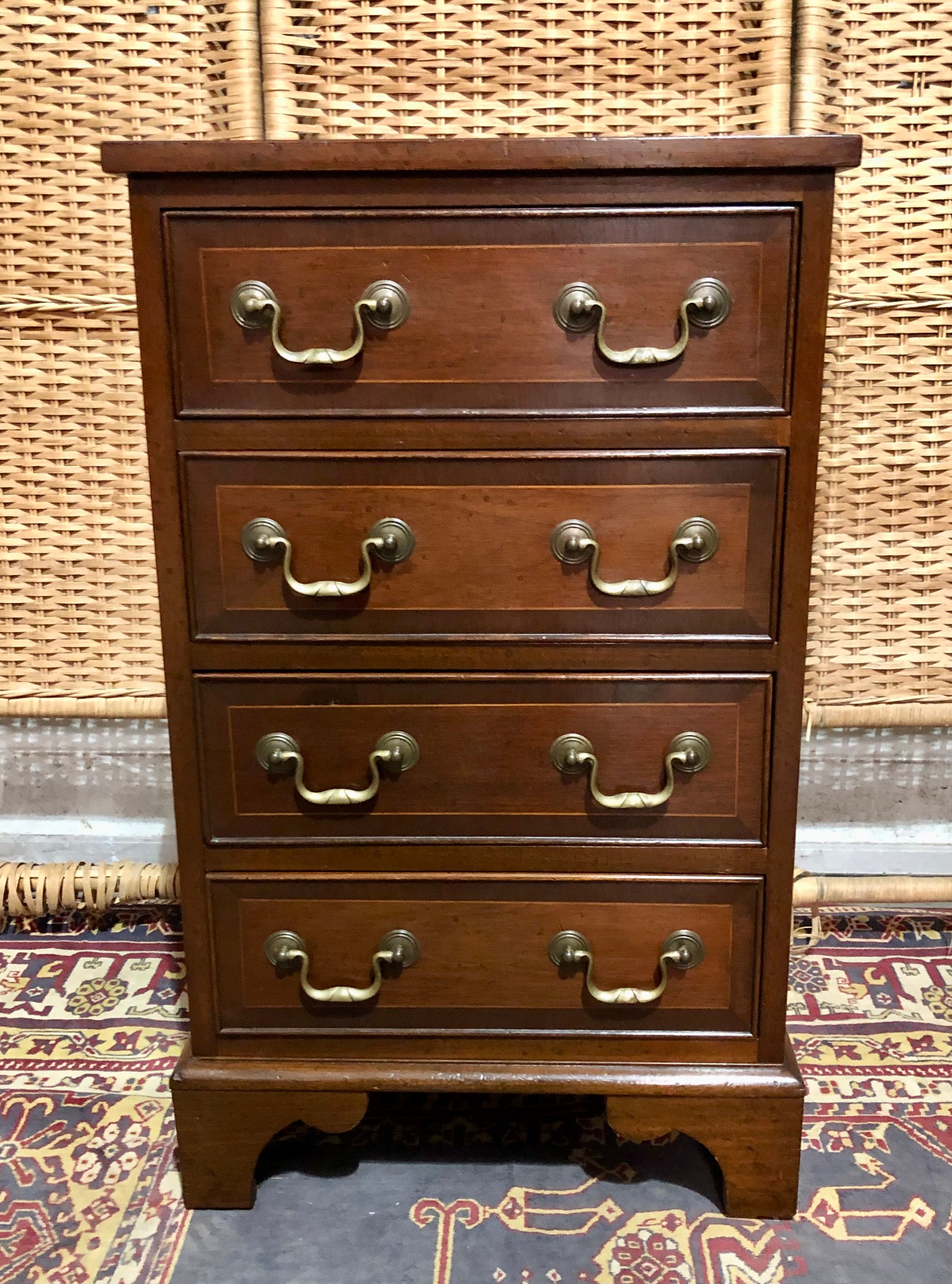 000651....Handsome Vintage Mahogany Bedside Chest / Bedside Table ...