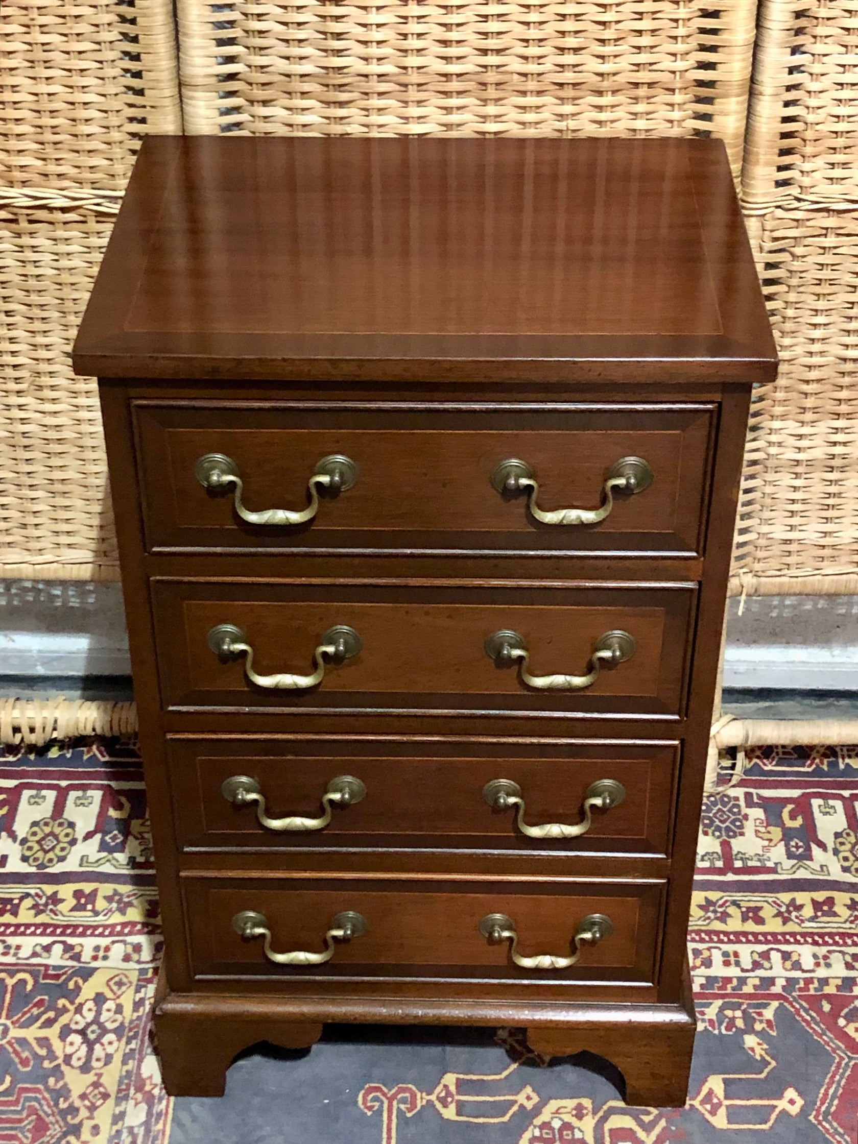 000651....Handsome Vintage Mahogany Bedside Chest / Bedside Table ...