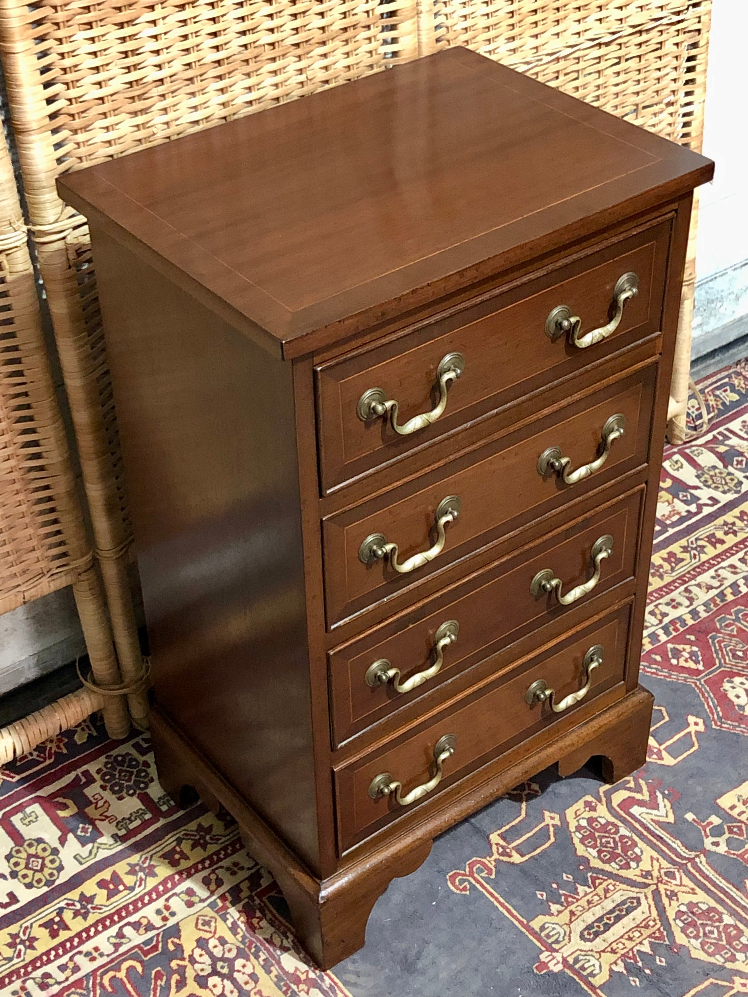 000651....Handsome Vintage Mahogany Bedside Chest / Bedside Table ...