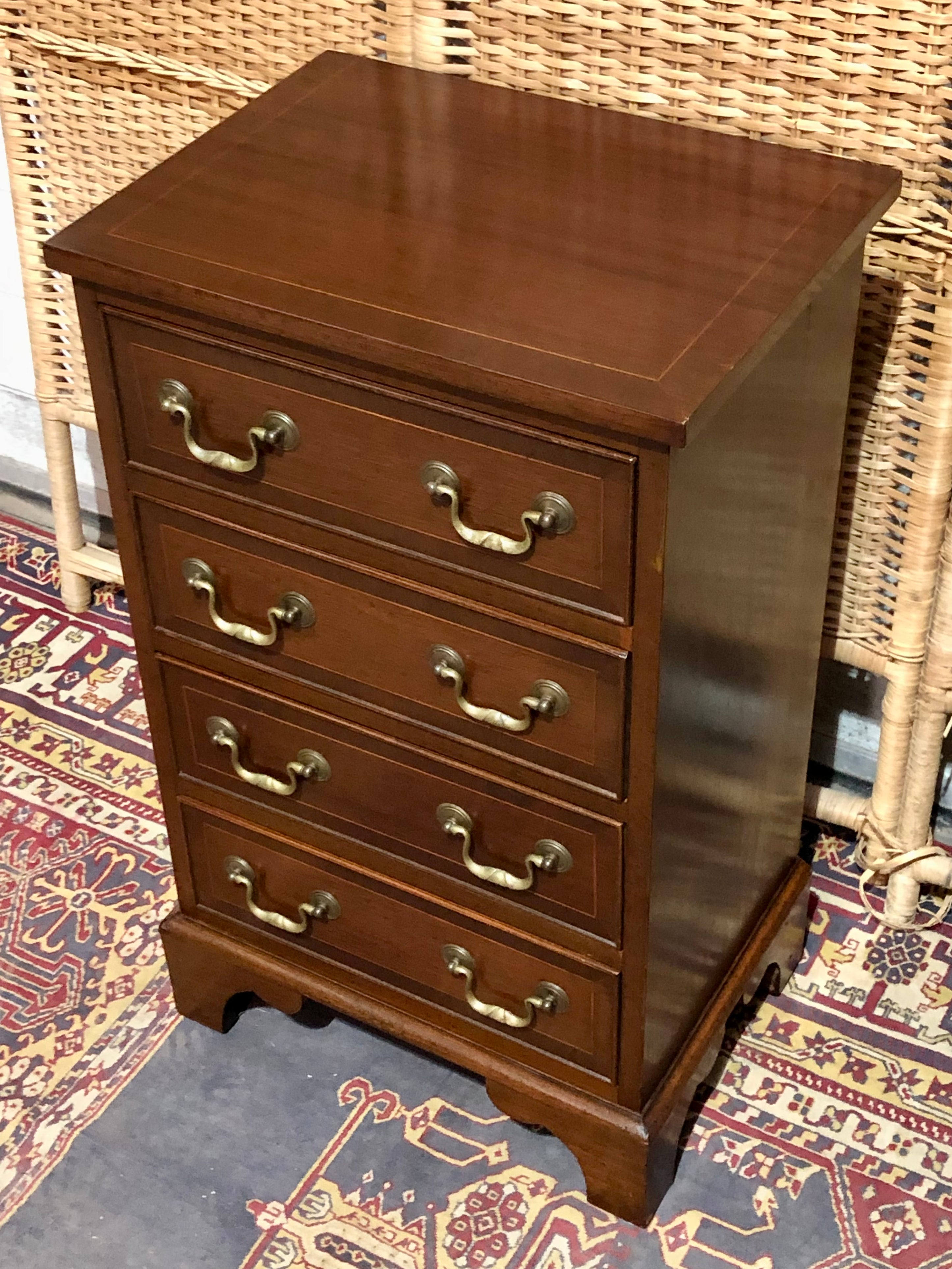 000651....Handsome Vintage Mahogany Bedside Chest / Bedside Table ...