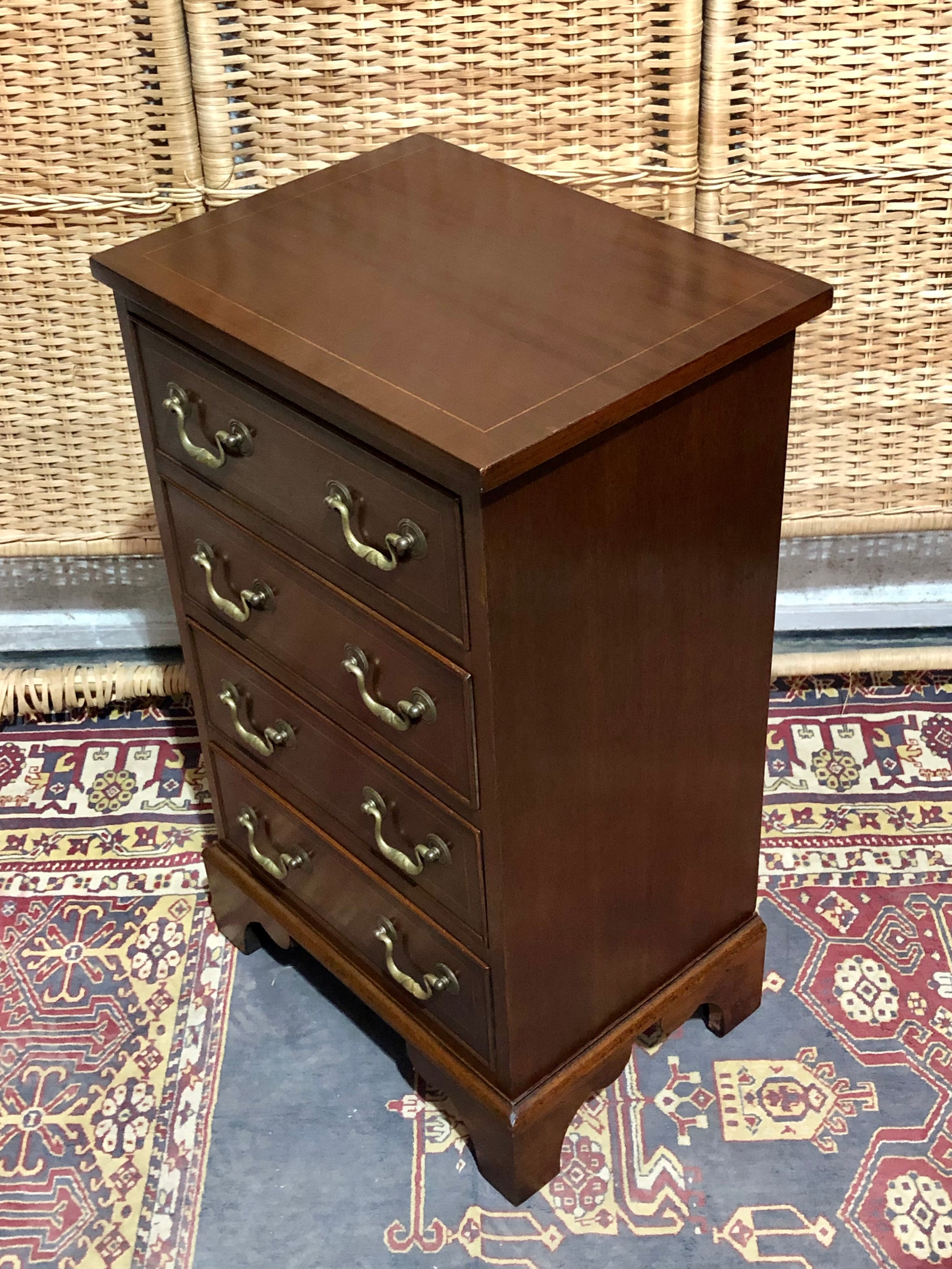000651....Handsome Vintage Mahogany Bedside Chest / Bedside Table ...
