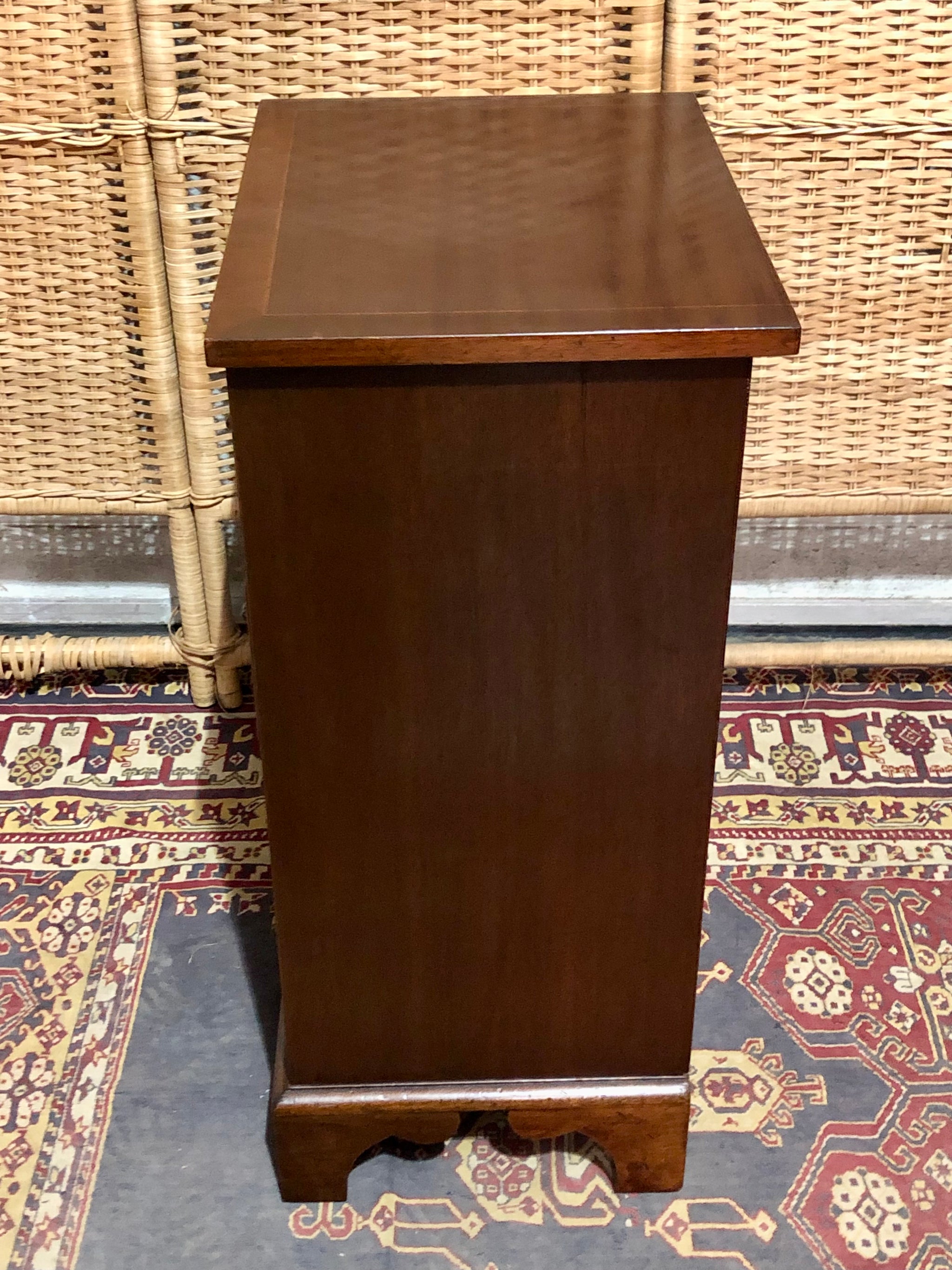 000651....Handsome Vintage Mahogany Bedside Chest / Bedside Table ...