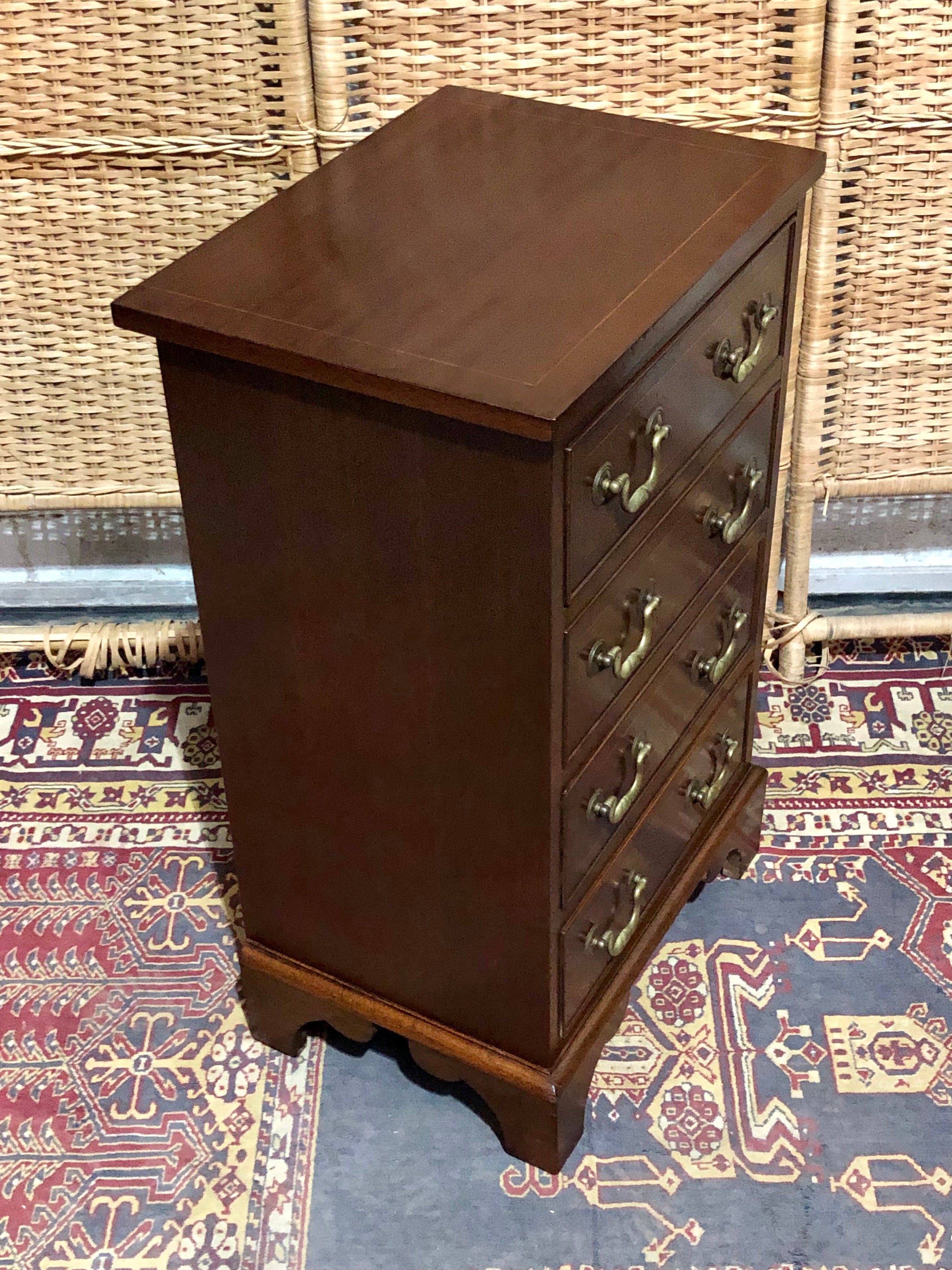 000651....Handsome Vintage Mahogany Bedside Chest / Bedside Table ...