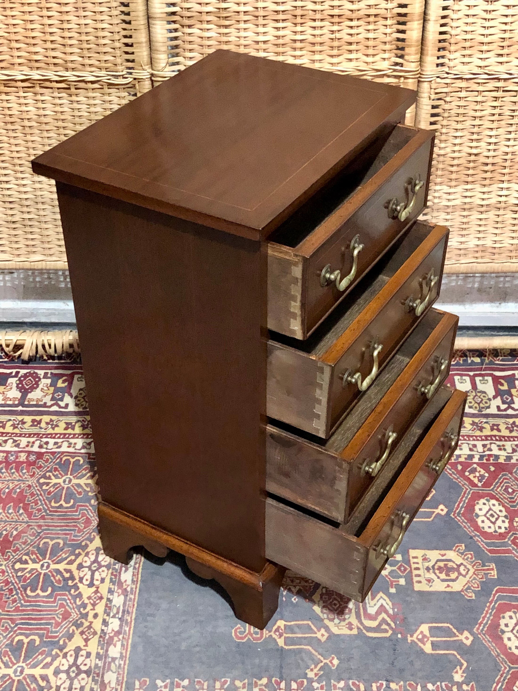 000651....Handsome Vintage Mahogany Bedside Chest / Bedside Table ...