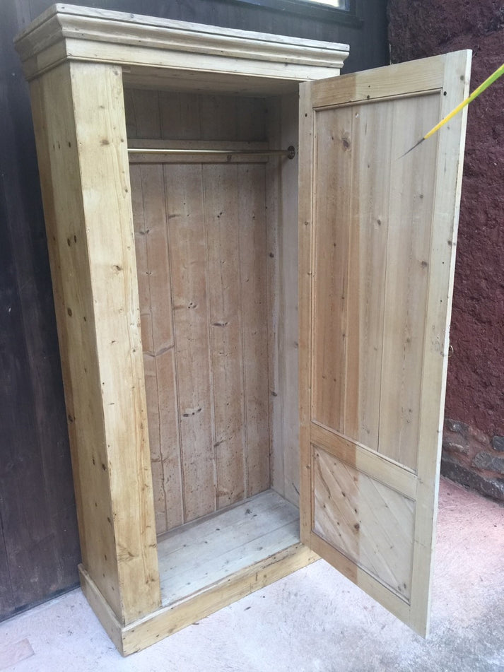 Vintage Stripped Pine Single Wardrobe / Pine Hall Robe – Ipplepen Interiors